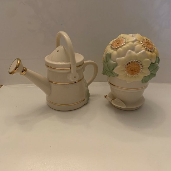 Lenox | Kitchen | Lenox Garden Salt Pepper Shakers Watering Can Flower ...